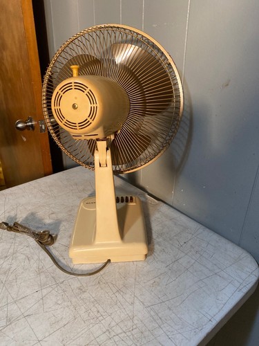 Sanyo 12" 3 Speed Oscillating Tabletop Fan EF 12SP 2 Brown Blade Beige ...