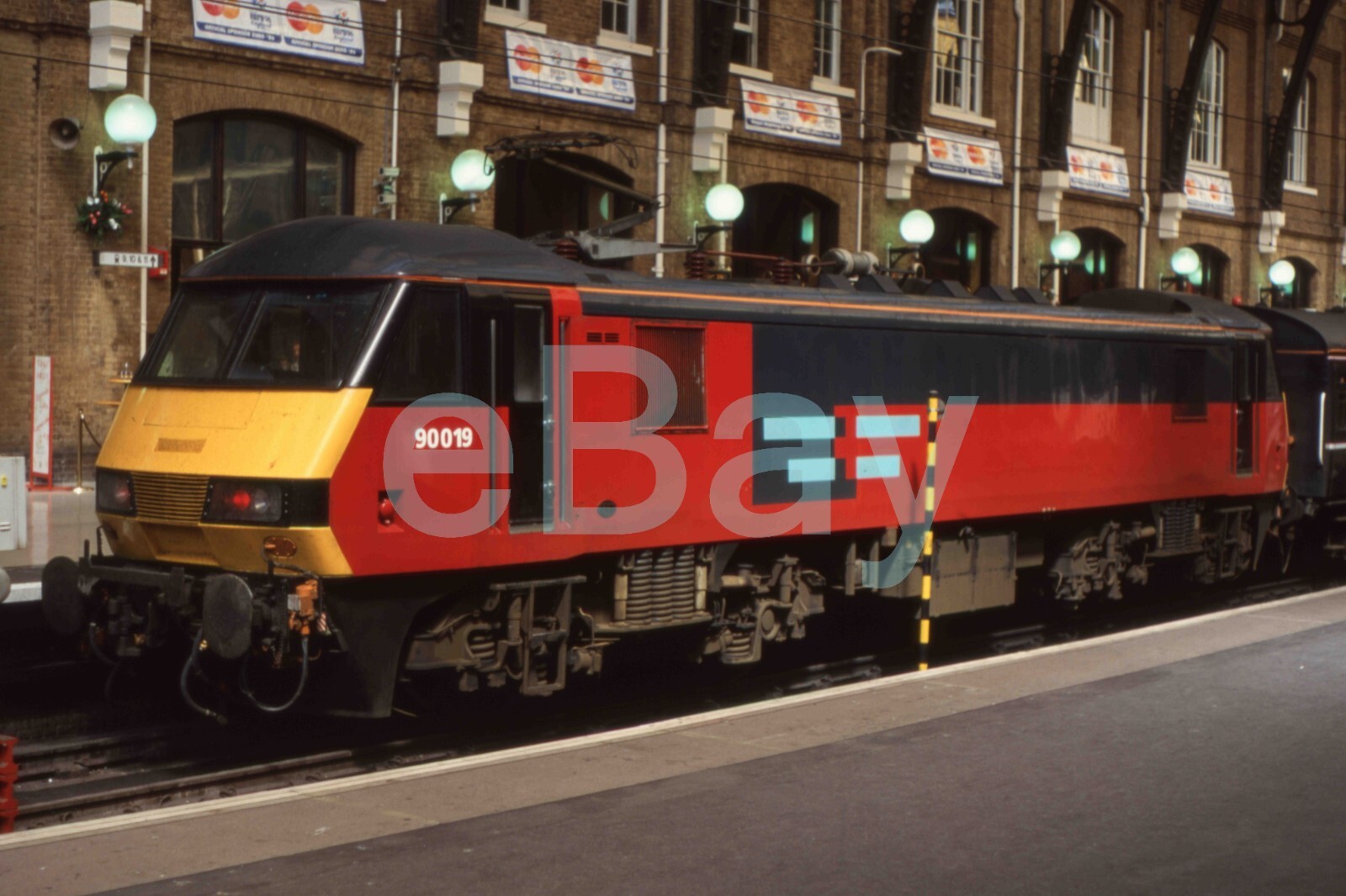 35mm Railway Slide of Class 90 90019 @ Kings Cross Copyright to Buyer ...