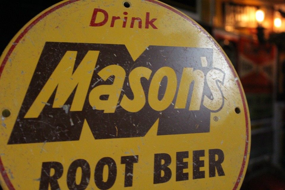 RARE 1950s DRINK MASON'S OLD ROOT BEER SOLD HERE STAMPED PAINTED METAL ...
