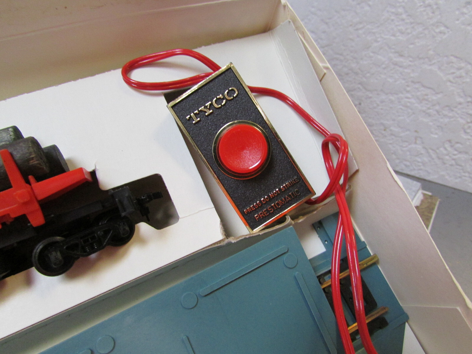 HO VINTAGE Tyco Model Train Car Log Dump Car set, untested, w/ original ...