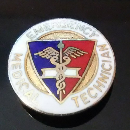 EMERGENCY MEDICAL TECHNICIAN PIN GREAT FOR ANY COLLECTION! | eBay