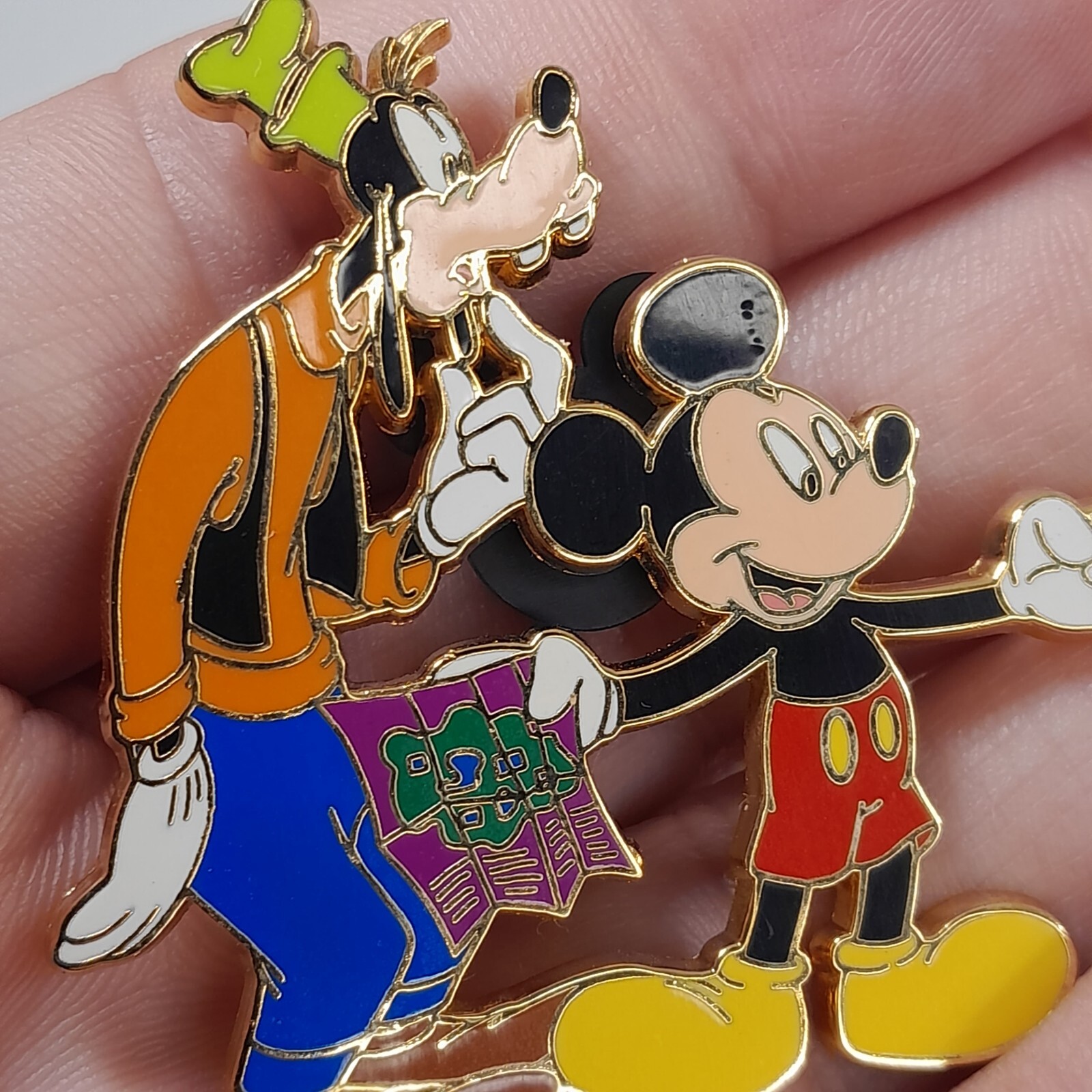 Mickey & Goofy Two Finger Point Surprise Cast Member Exclusive Disney ...