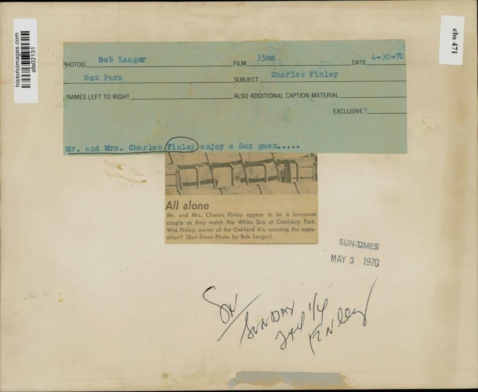 1970 Press Photo Mr and Mrs Charles Finley enjoy a Sox game at Comiskey ...