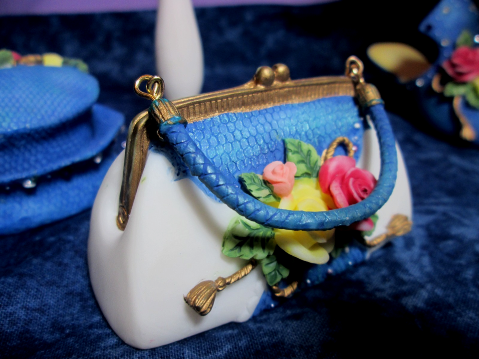 Classic Treasures Ladies Ensemble Set-Shoe, Purse, Hat & Stand- Blue w ...