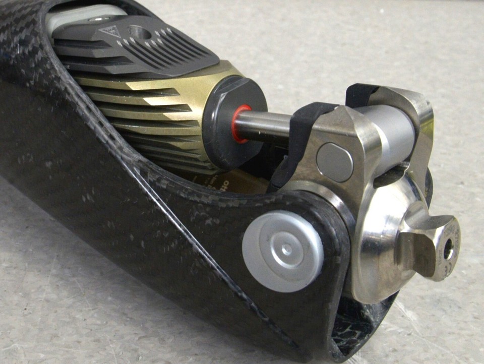 Ottobock Genium X3 3B5-X3 MicroProcessor Knee Bionic Prosthetic w/2R19 ...