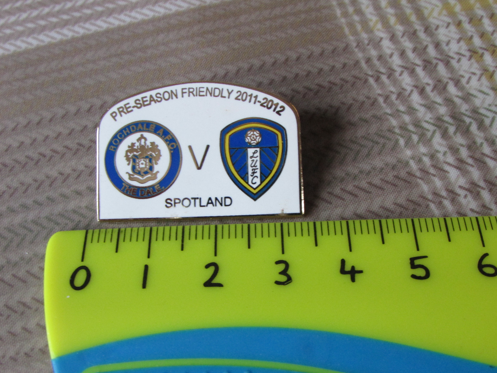 ROCHDALE Spotland v LEEDS United 2011 - 2012 Friendly Metal FOOTBALL ...