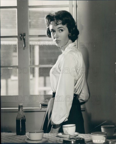 1957 Press Photo Actress Marla Landi Looking Over Shoulder Across The ...