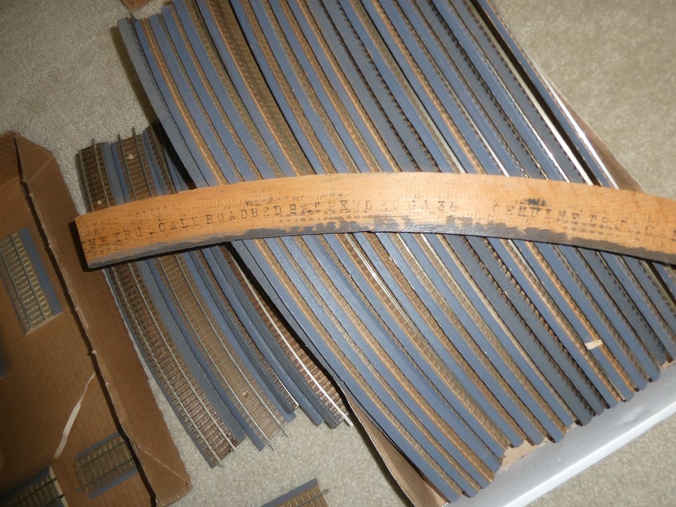 Vintage HO Scale Lot of 42 Sections of Tru Scale Assorted Roadbed with ...