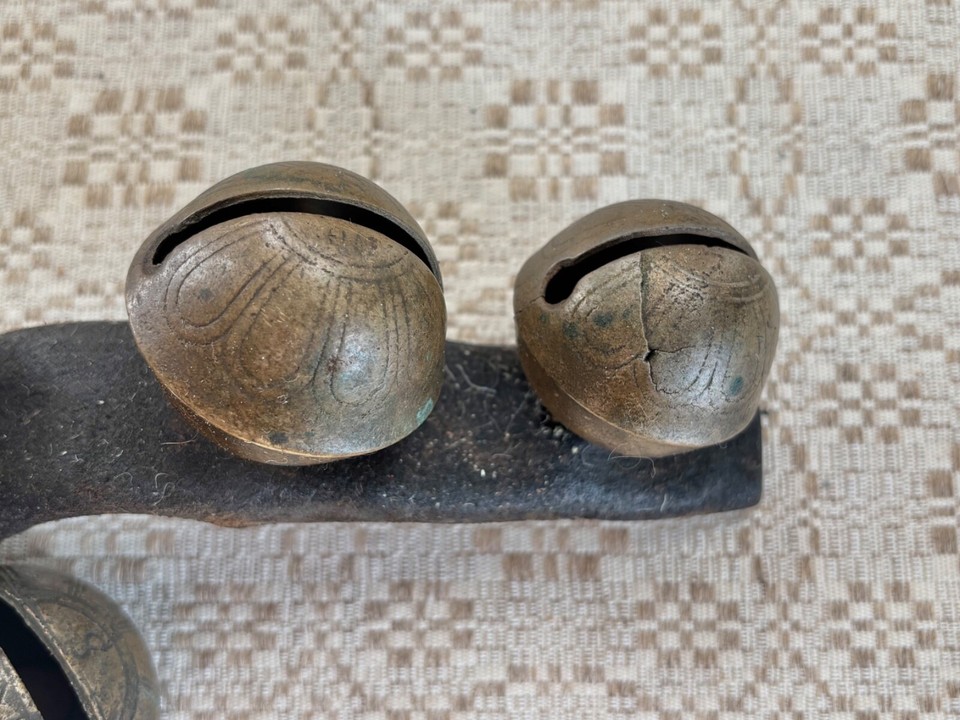 5 ANTIQUE BRASS CROTAL SLEIGH BELLs Christmas | eBay