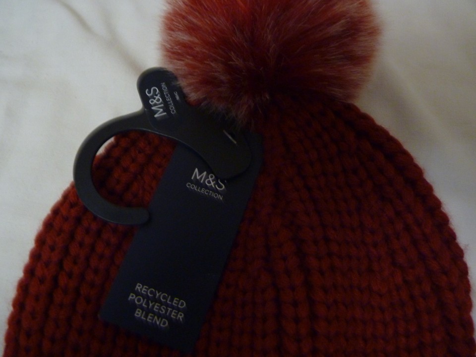 M & S LADIES CHUNKY KNIT BOBBLE HAT BNWT DEEP RED | eBay UK