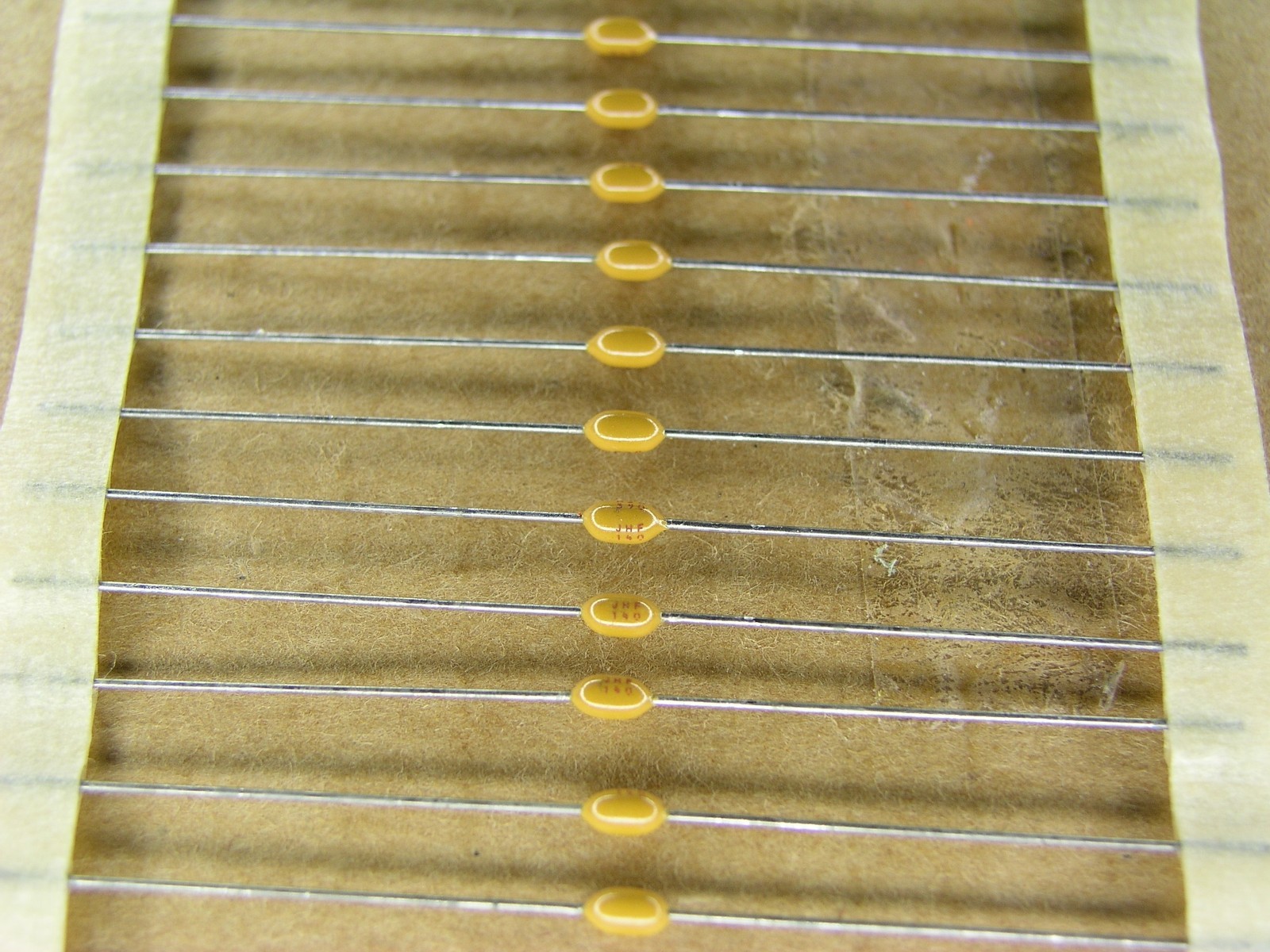 S00774-218 (25 Piece Lot) 39 pf 200 volt 5% C0G axial leaded ceramic ...