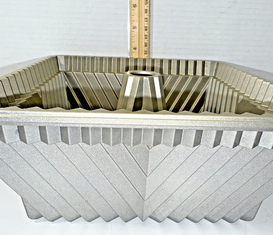 Nordic Ware Square Ridged Bundt Pan. 10 Cup. 8.5”x8.5”x3.6” Baking Pan ...