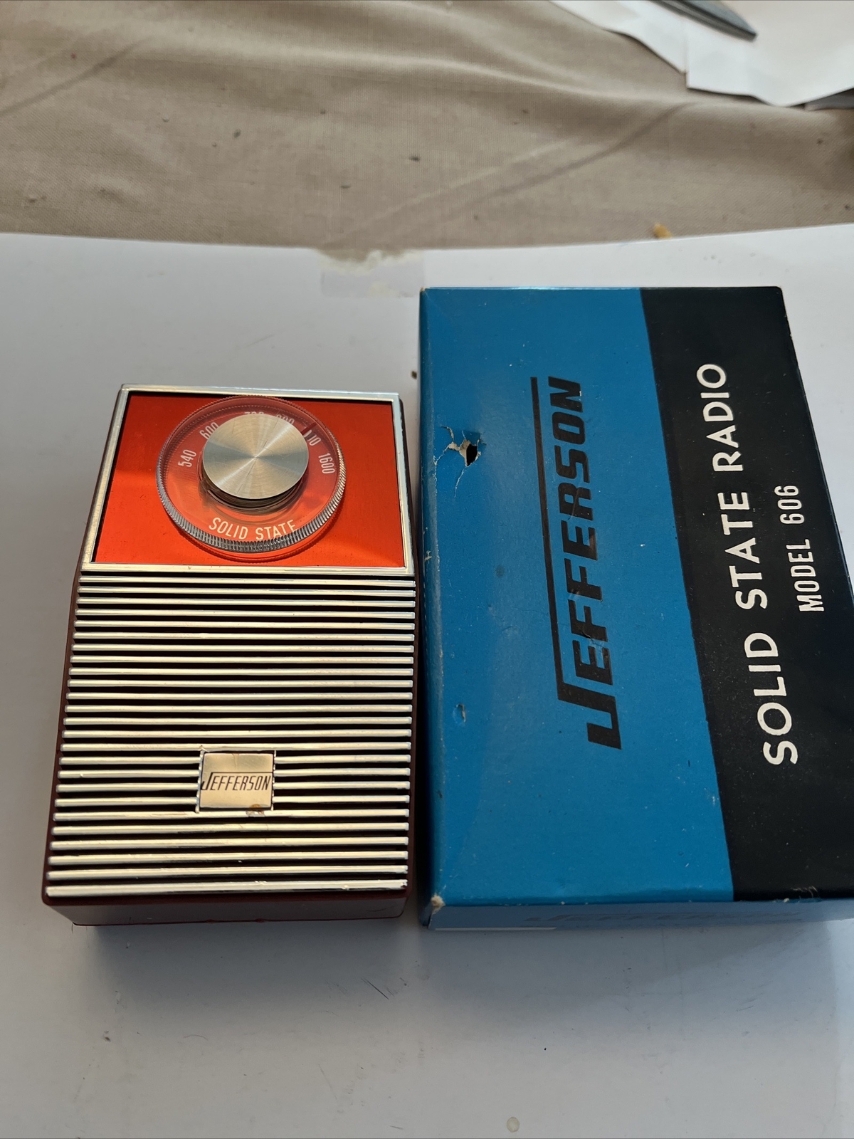 Vintage Jefferson Solid State Red Transistor Radio Model 606 W ...