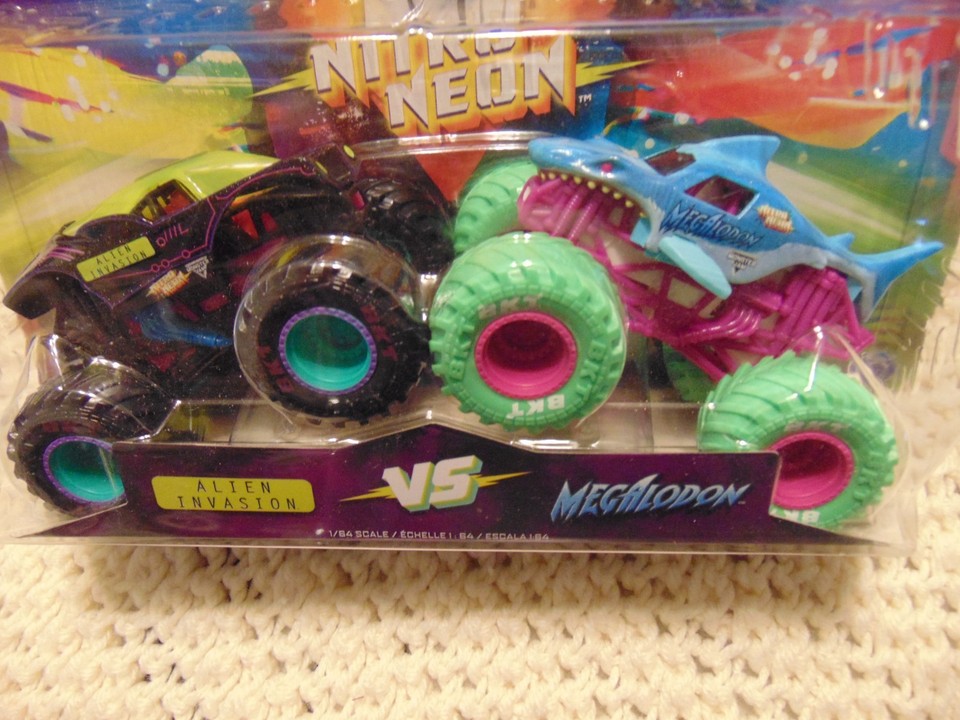 NITRO NEON 2023 SPIN MASTER Monster Jam 2-Pack MEGALODON & ALIEN ...