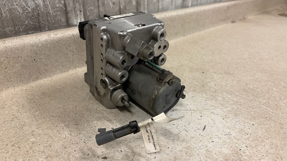 1999 2000 C5 Corvette OEM ABS ANTI LOCK BRAKE PUMP MODULE 09360921 GM ...