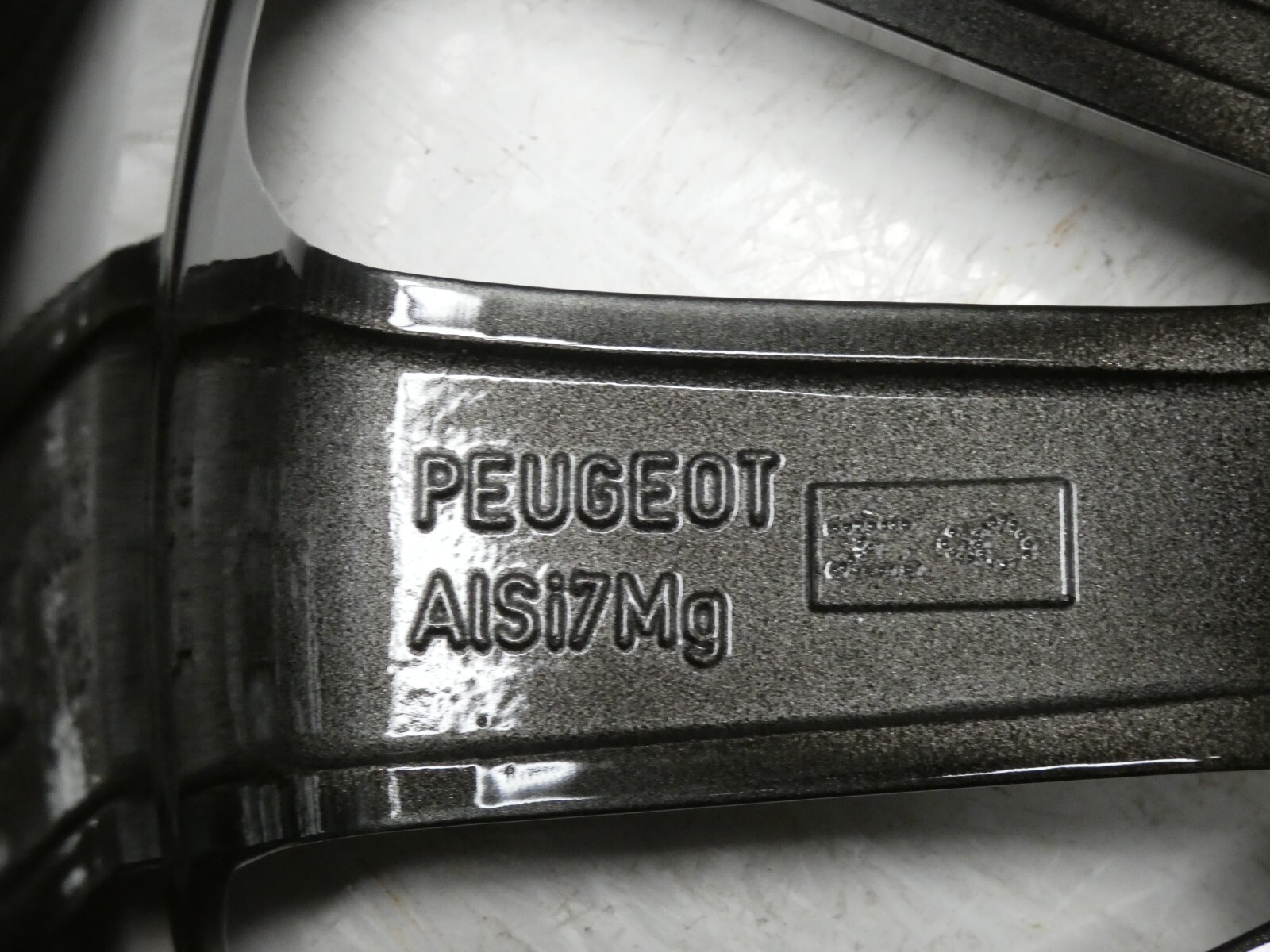 1 Genuine Original Peugeot 208 16" Alloy Wheel Black 9808137577 Spare ...