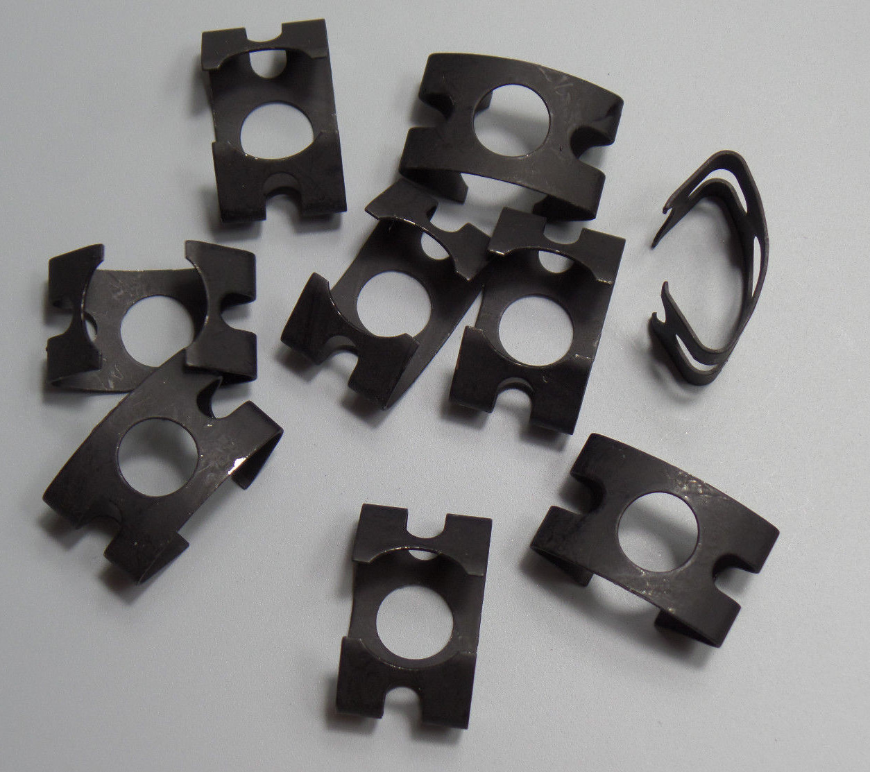 10x Bremsleitung Halter Halteklammern Bremsschlauch für Audi Skoda VW ...