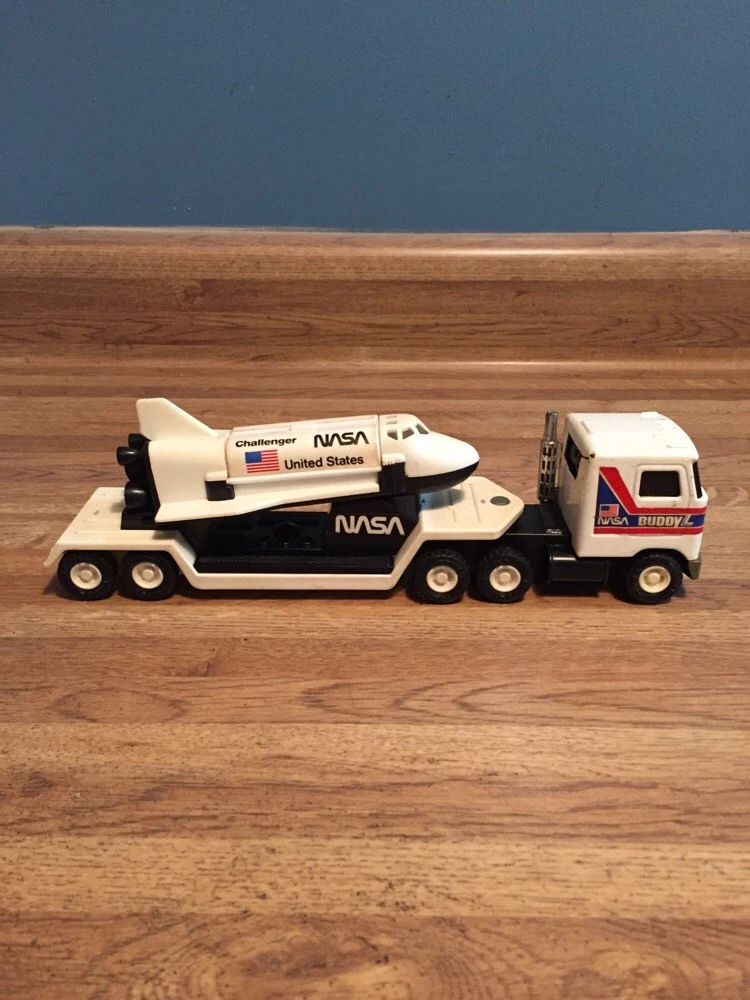 Space Shuttle Carrier Truck