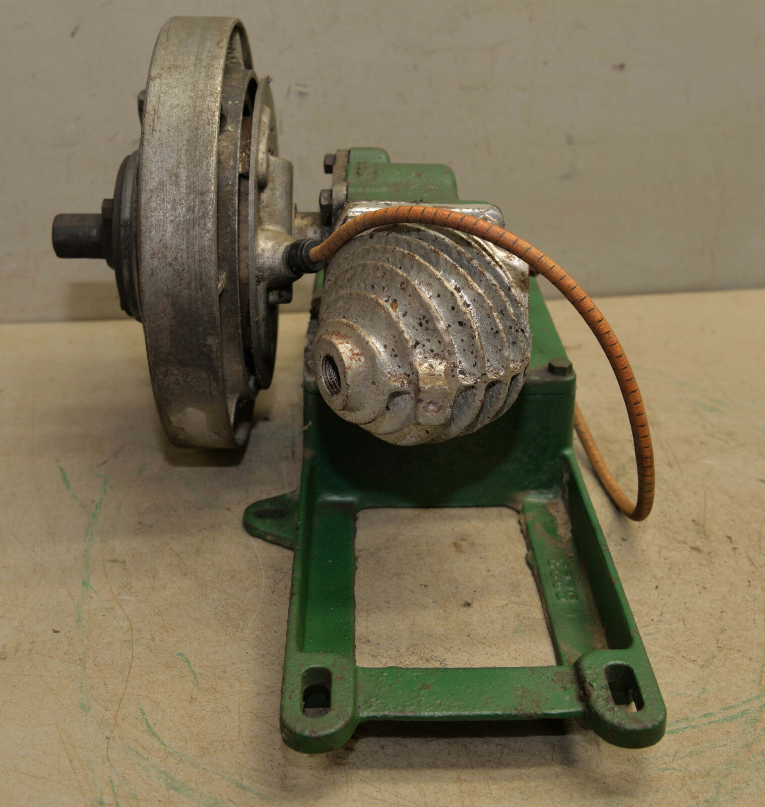 Antique single cylinder motor patent S214 Maytag 82 base and ...