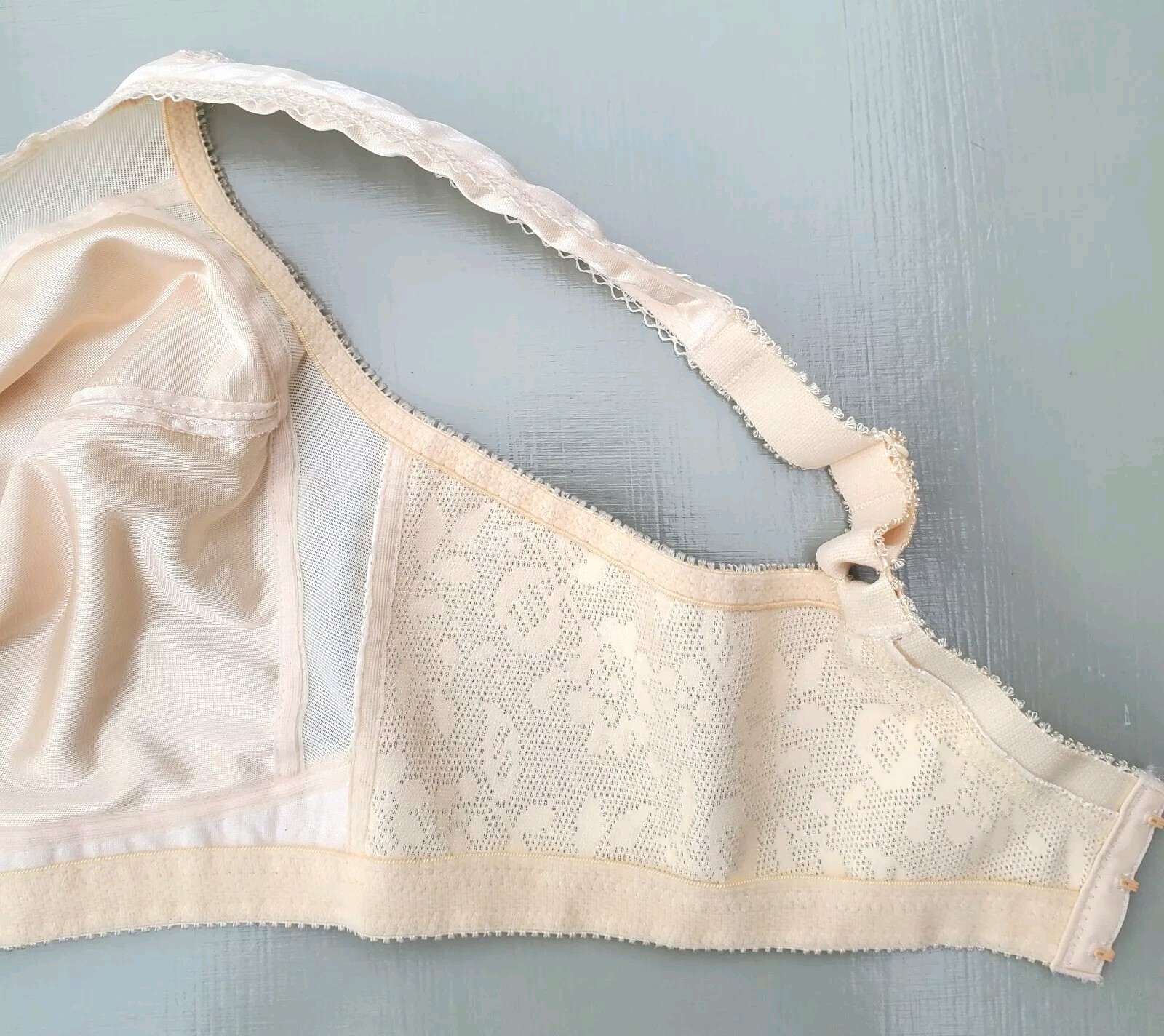 Playtex 18 Hour Original Comfort Strap Wireless Bra 40C Beige 4693 Full ...