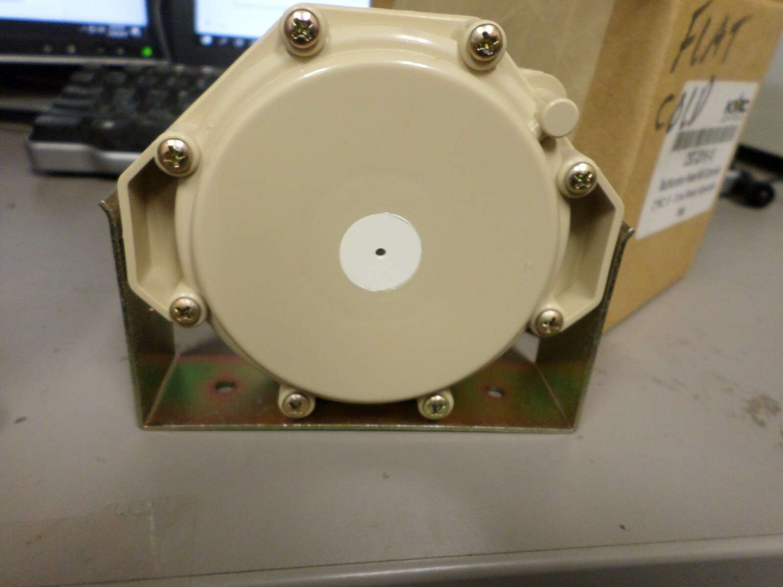 2 NOS KMC CONTROLS CSC-3016-10 Reset Volume Controller for VAV 2" WC 8 ...