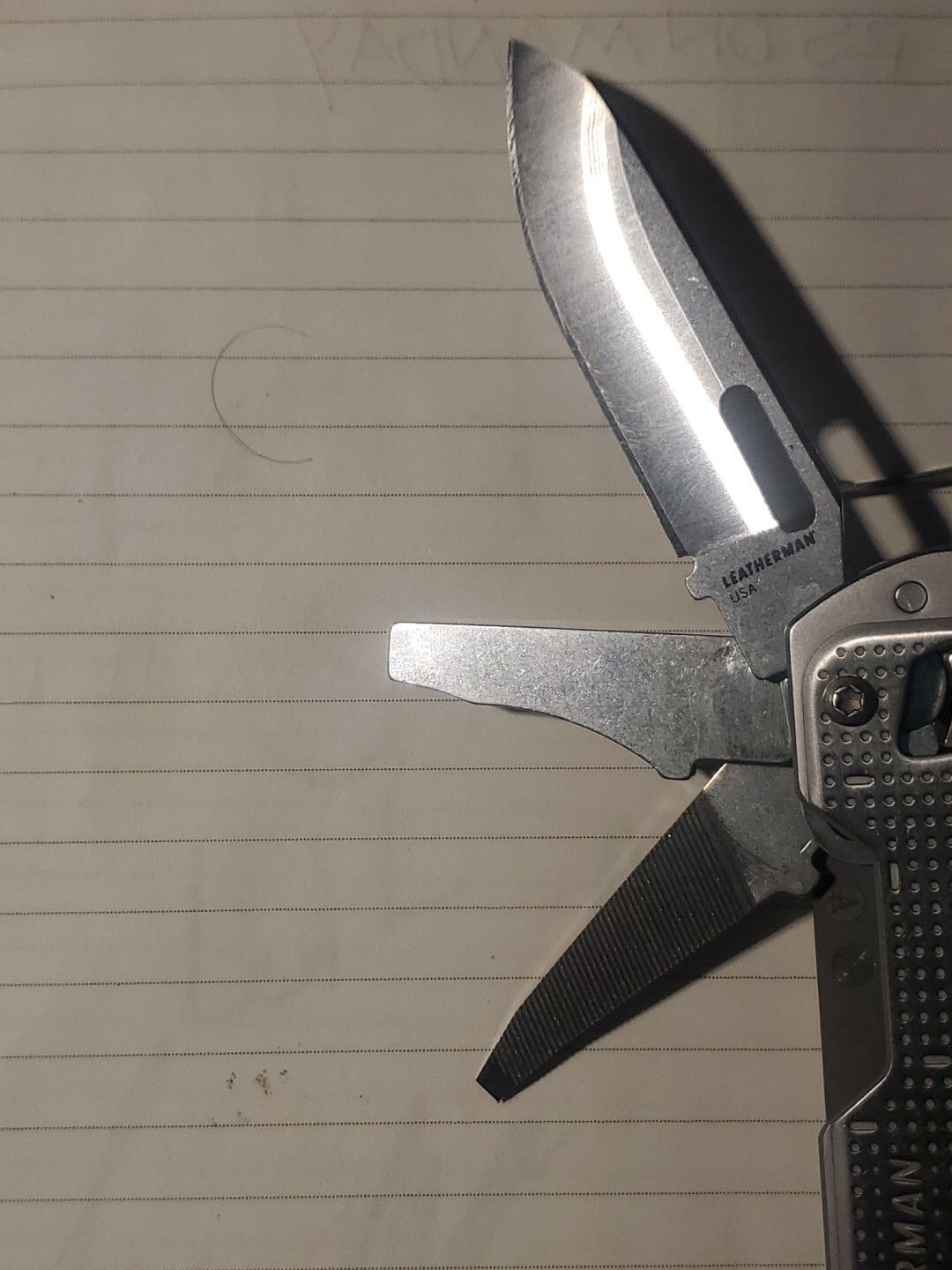 Leatherman Free T4 Camping and Everyday DIY Multi-Tool With Twisters ...