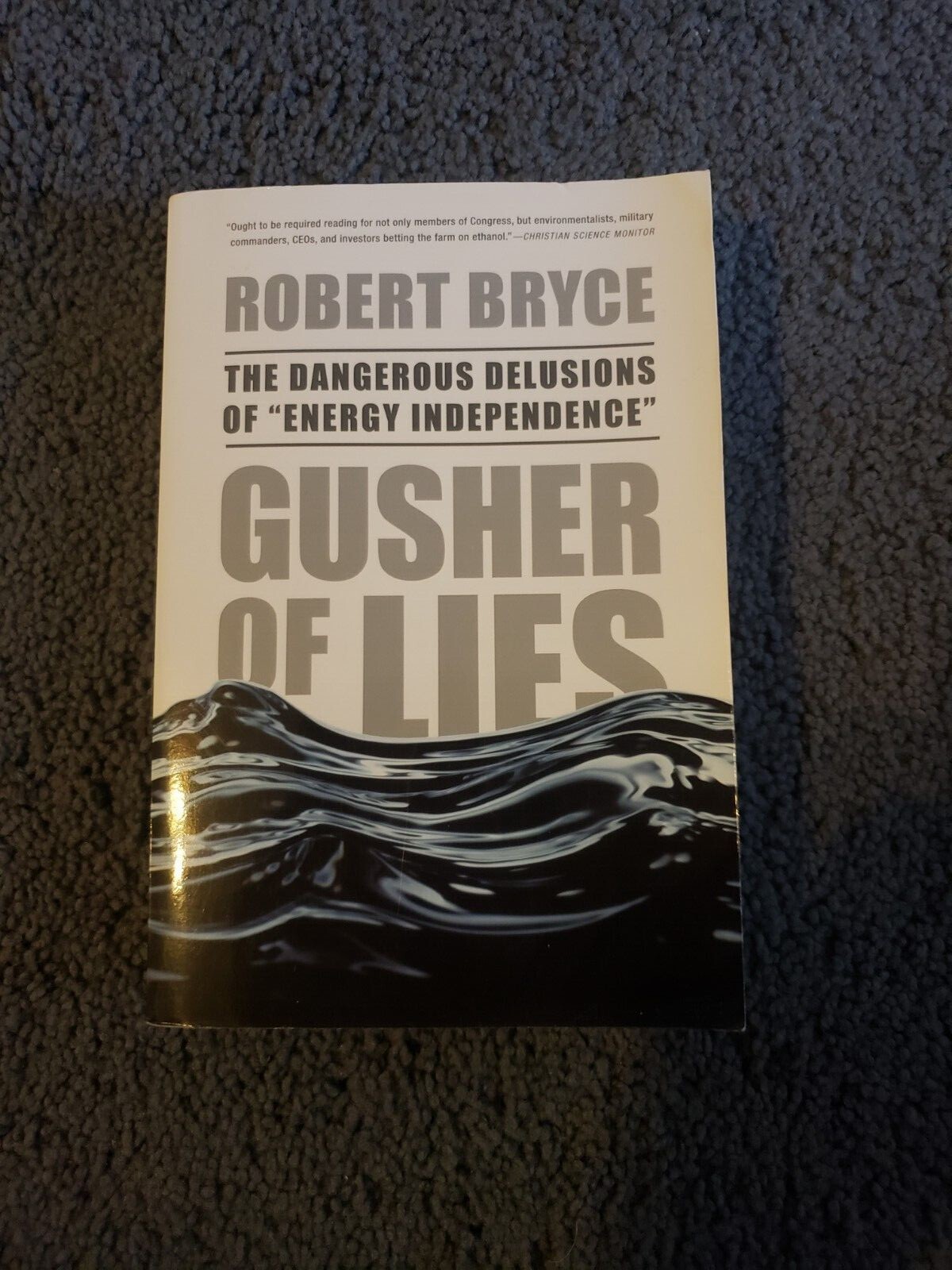 Power Hungry & Gusher of Lies by Robert Bryce, 2 paperback lot, re ...