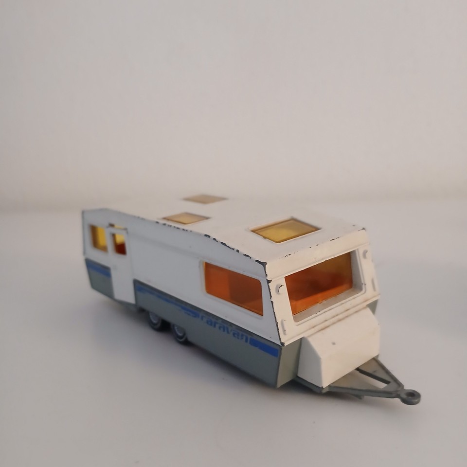 Siku 1:55 VW LT28 Camper und VW Beetle Cabrio mit jeweils Wohnwagen ...