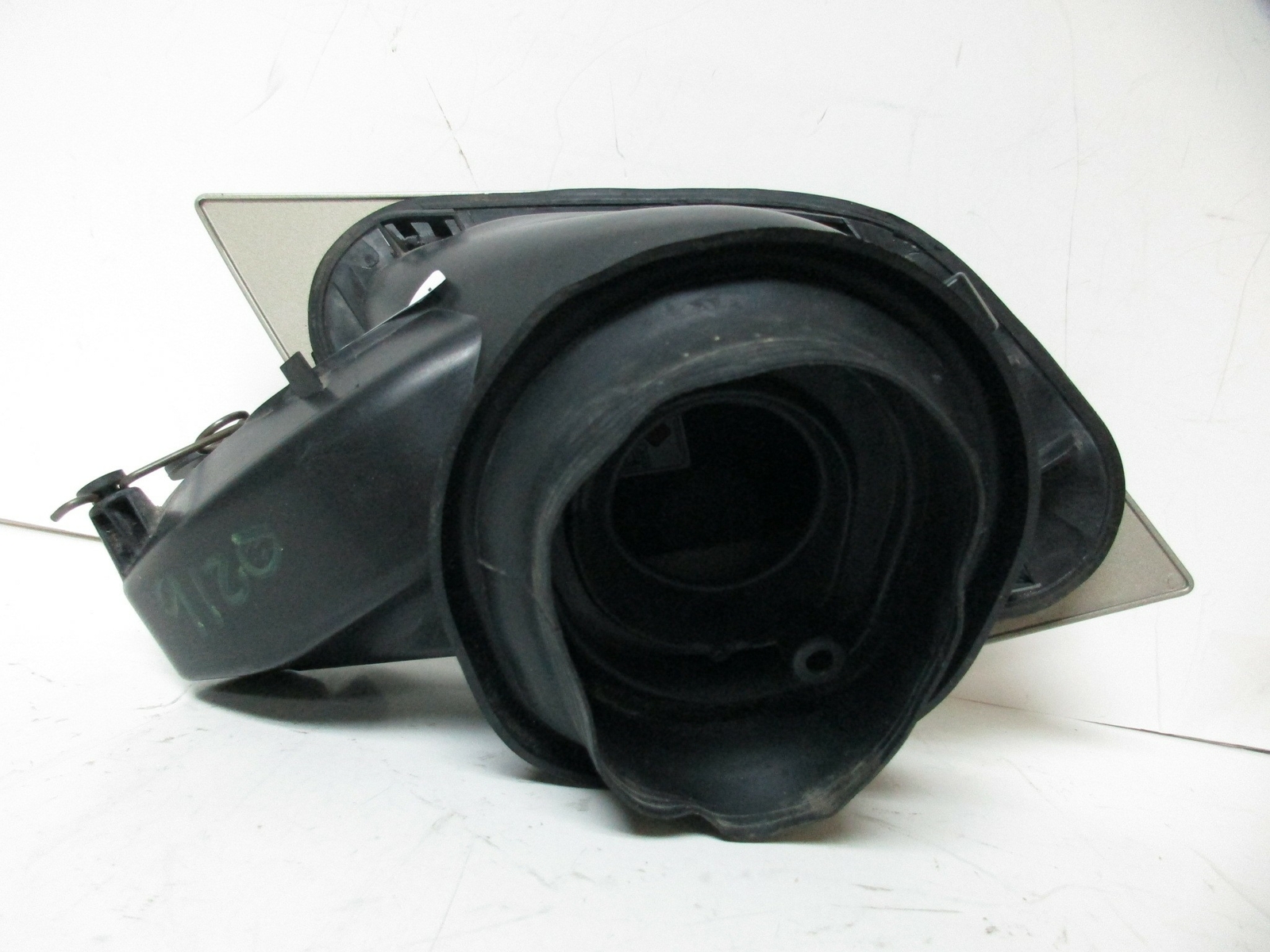 12-18 FORD FOCUS FUEL DOOR FUEL TANK CAP TAN | eBay