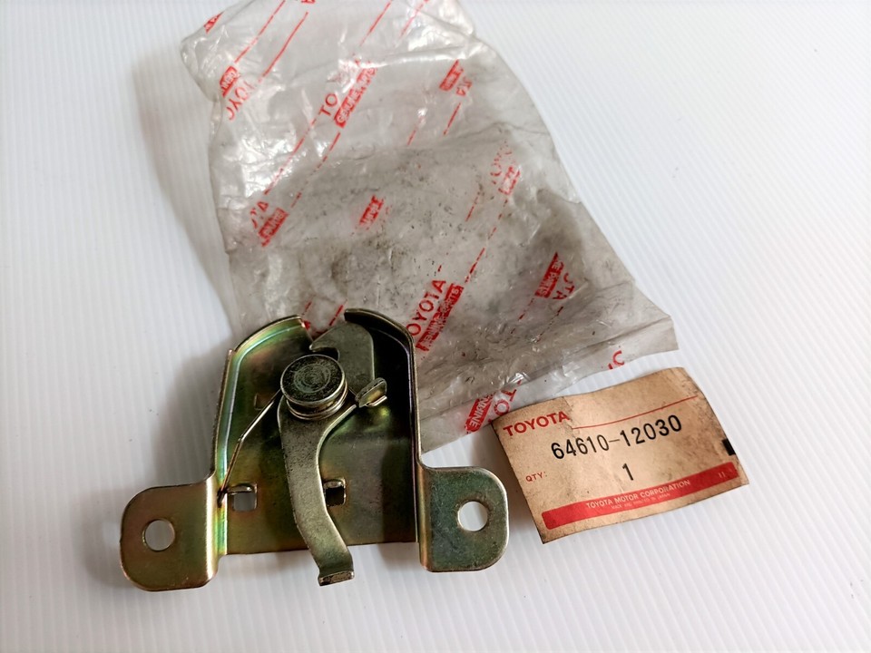 NOS/JAPAN LOCK ASSY LUGGAGE COMPARTMENT DOOR For TOYOTA KE30 KE35 KE55 ...