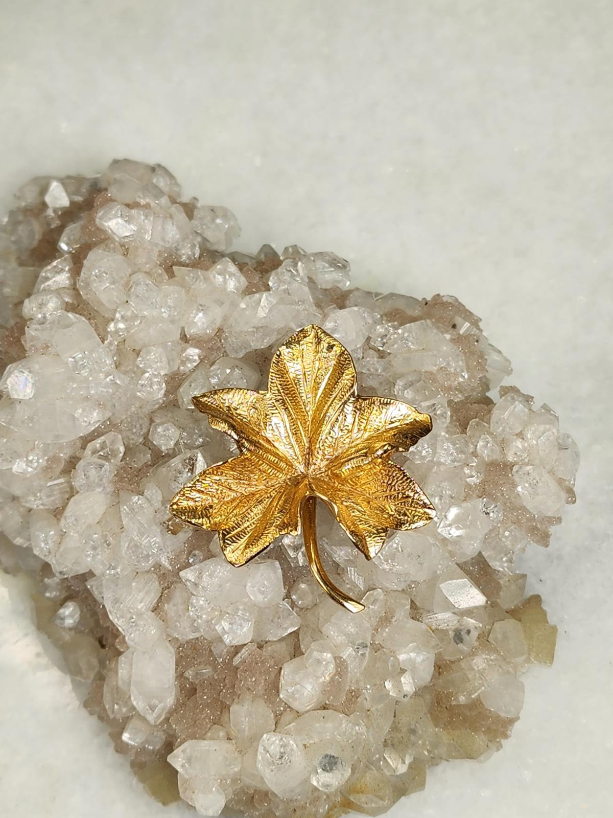 14k Gold Leaf Pin - Gem