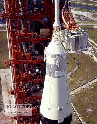 11X14 NASA PHOTO - UPPER VIEW OF APOLLO 11 SPACECRAFT ATOP SATURN V (AA-788) | eBay