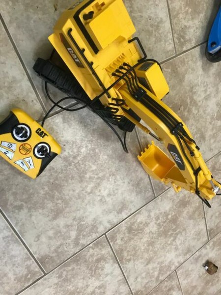 Toy State CAT Caterpillar Remote Control RC Big Excavator Tractor ...