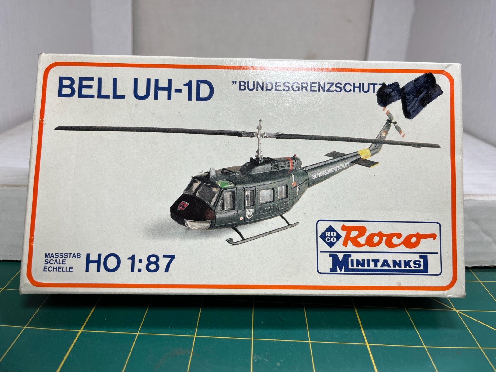 ROCO MINITANKS 1/87 HO HELICOPTER BELL UH-1D KIT ORIGINAL SEALED BAGS ...