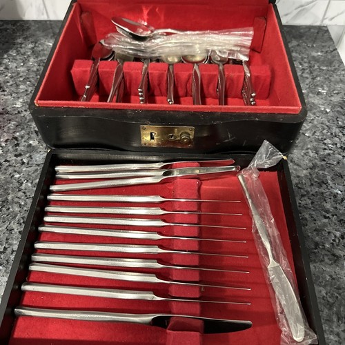 Vintage Hull Stainless Royal Holiday Silverware Set 72 Pieces Made In ...