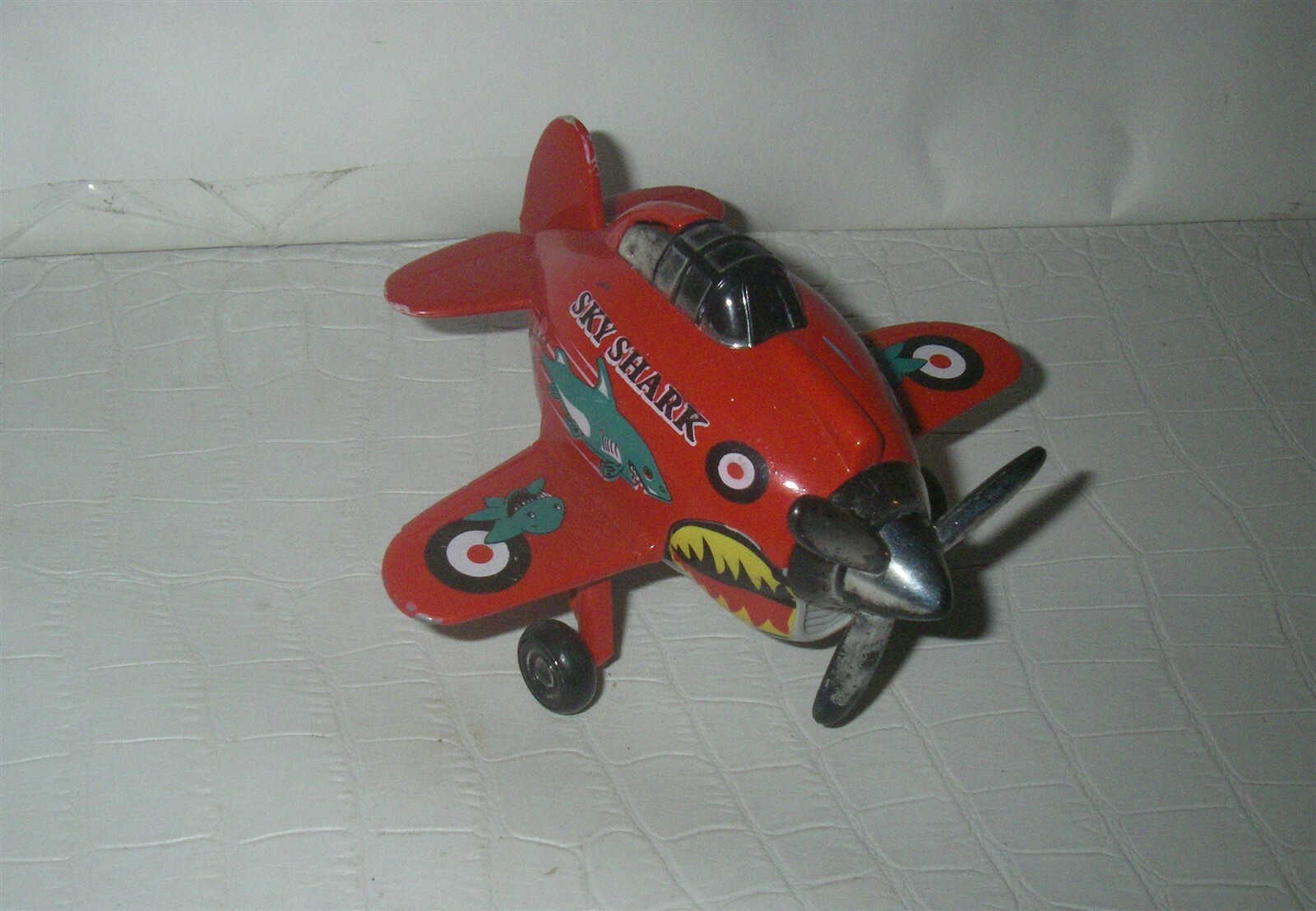 TOYSMITH RED PULL BACK SKY SHARK PLANE FIGURE | eBay