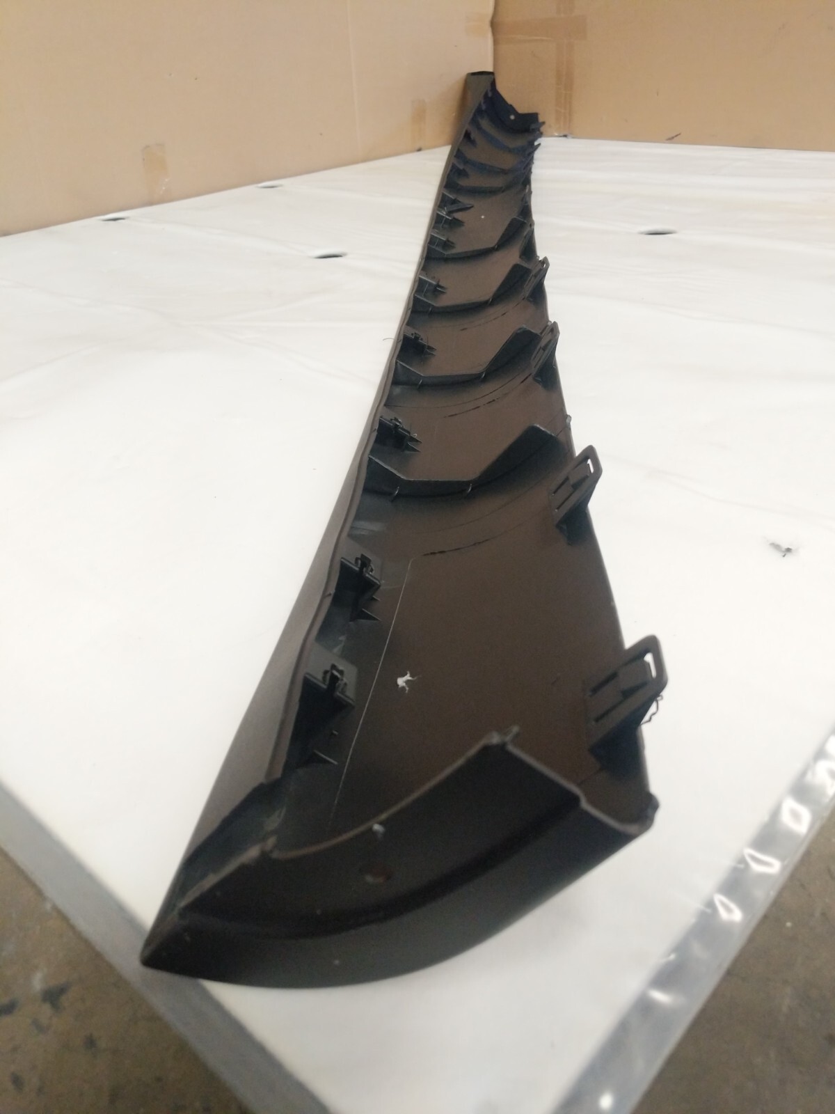 Tesla Model Y Right Side Lower Rocker Cover 2020 1497744-00-b for sale ...