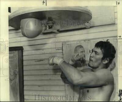 1976 Press Photo Boxer Tony Licata works a speed bag - nos19735 | eBay