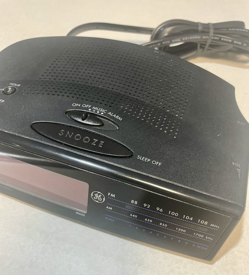 General Electric Digital FM/AM Stereo Alarm Clock Radio GE 7-4815A ...