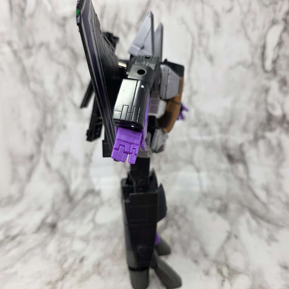Hasbro Transformers Masterpiece Skywarp 2009 Walmart Exclusive ...