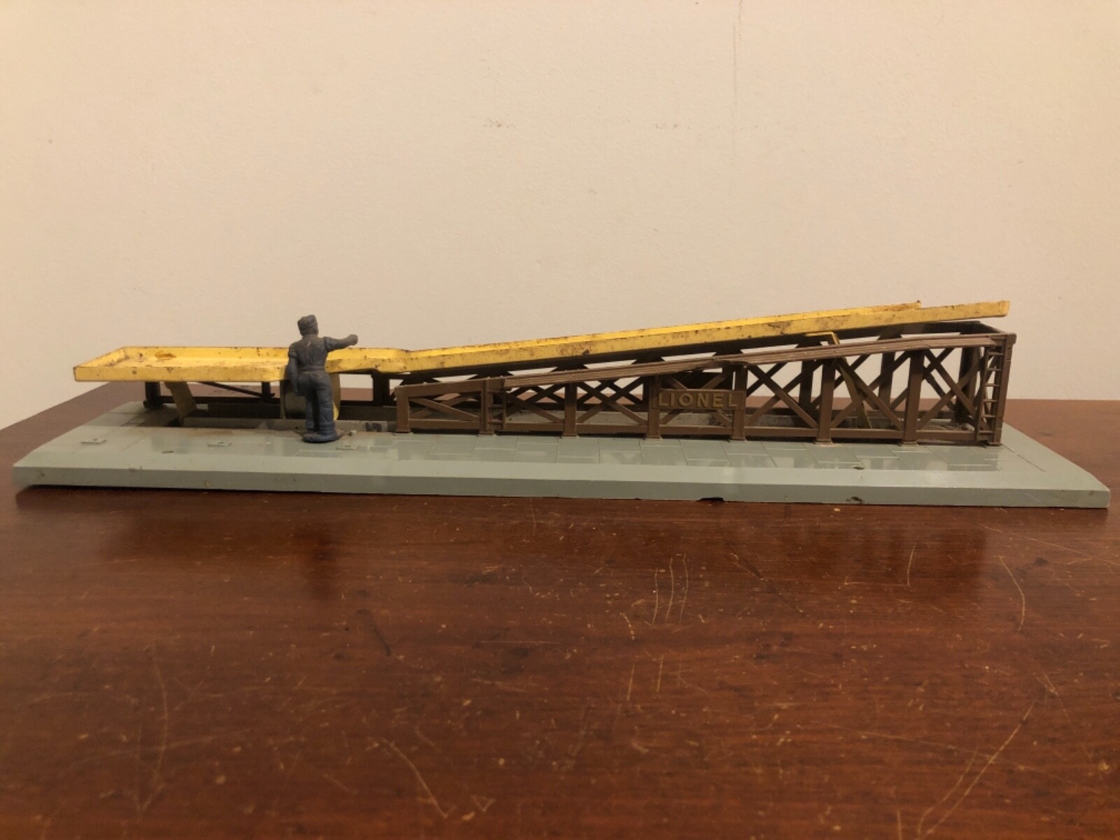 Lionel Trains Postwar 362-6 Ore/Barrel Loader Operating O Gauge Layout ...