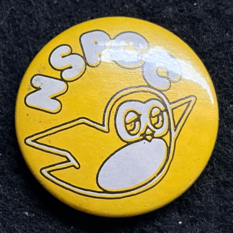 PAIR N.S.P.C.C. RED HELPER & YELLOW SMALL BUTTON PIN BADGES | eBay UK