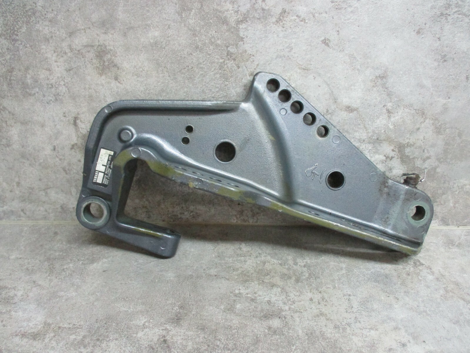 YAMAHA OEM CLAMP BRACKET PORT #63D-43111-00-4D | eBay