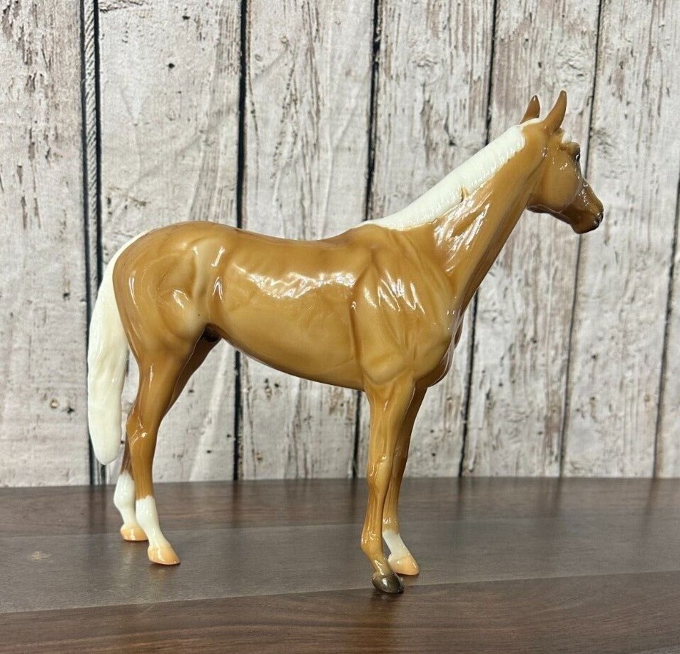 Breyer Chadwick Collector Club 2022 Glossy Palomino Thoroughbred ...