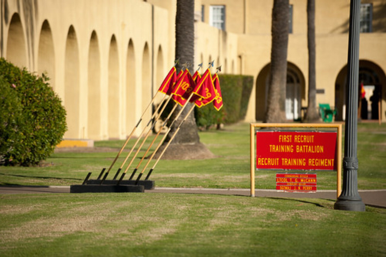 EAGLE GLOBE ANCHOR BLACK PIN US MARINES MCRD EGA Emblem Ceremony ...