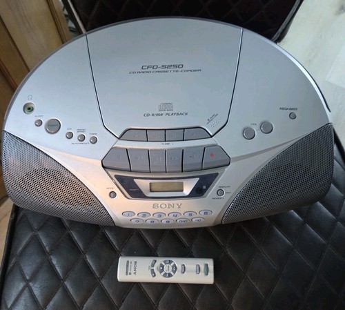 Sony CFD-S250 AM/FM Radio Boombox CD Player Cassette Recorder Mega Bass ...