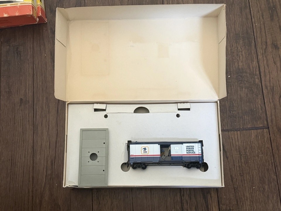 Tyco HO Scale Kit No. 920 Unloading Mail Car Set Post Office New Open ...