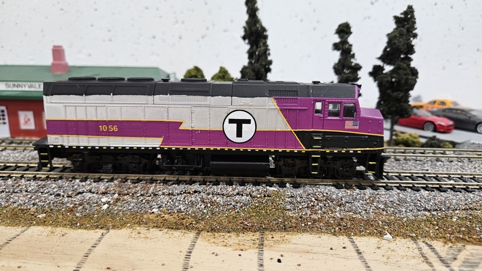 Ho Scale Walthers MBTA F40PH 1056 | eBay