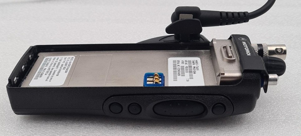 MOTOROLA HT750 HANDIE-TALKIE AAH25RDC9AA3AN TANAPA PMUE1434A 7.5V for ...