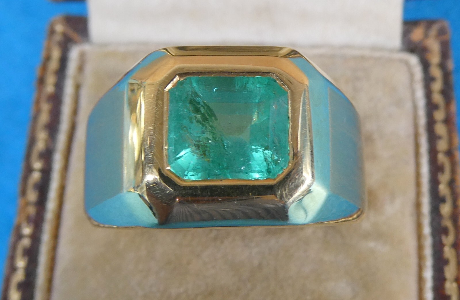 Superb Large 22 Carat Gold Emerald Signet Ring Square… - Gem
